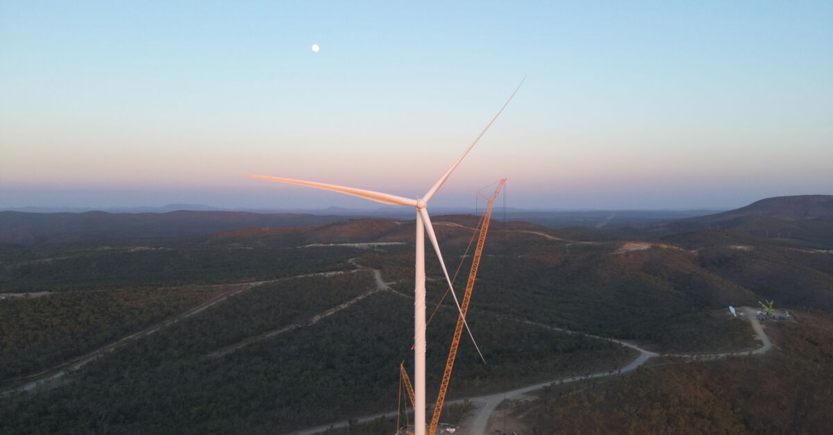 News – First turbine installed at Clarke Creek Wind Farm